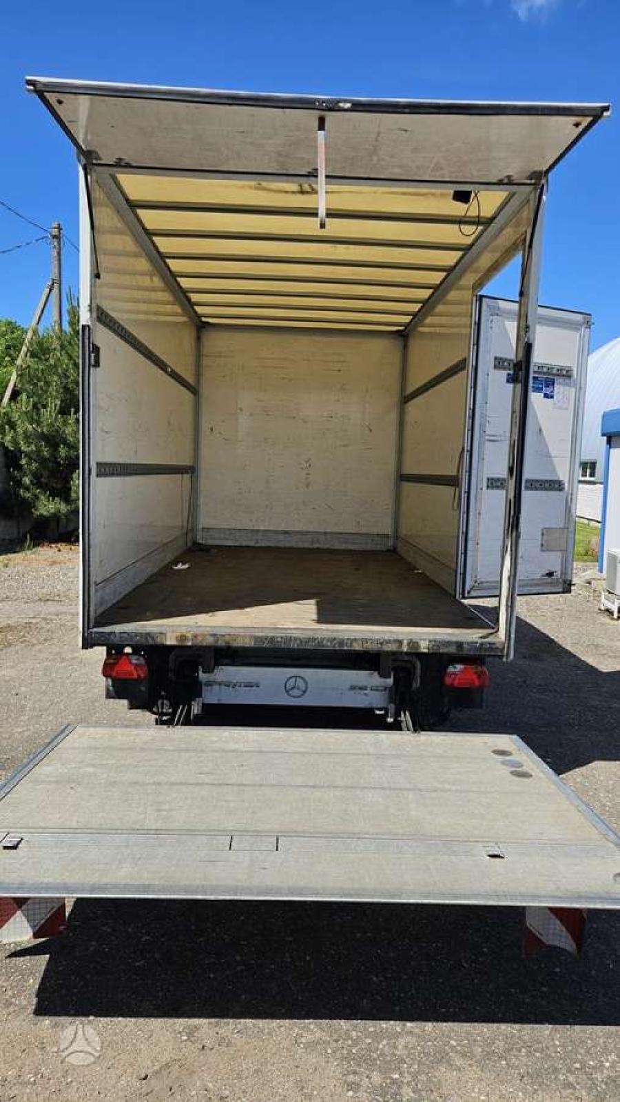 White Mercedes-Benz Sprinter 2017 in Marijampole, with an engine capacity of 2.14 L and mileage of 543 thousand km for 9559 €, photo 22 on AUTOMOTO.COM.LV