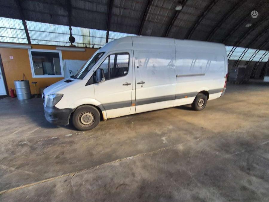 White Mercedes-Benz Sprinter 2017 in Kaunas, with an engine capacity of 2.14 L and mileage of 252 thousand km for 4200 €, photo 1 on AUTOMOTO.COM.LV