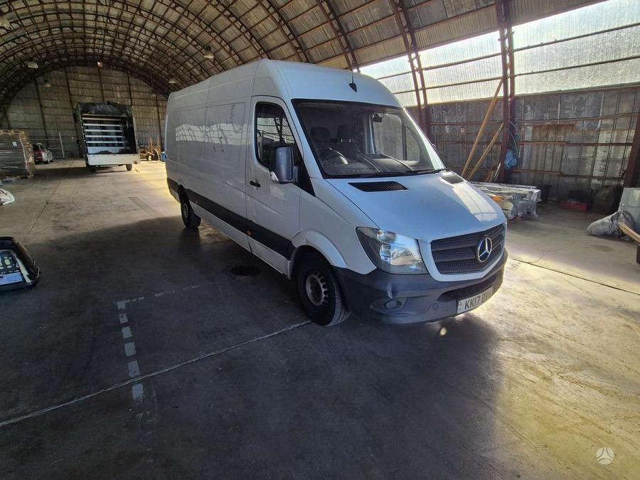 White Mercedes-Benz Sprinter 2017 in Kaunas, with an engine capacity of 2.14 L and mileage of 252 thousand km for 4200 €, photo 3 on AUTOMOTO.COM.LV