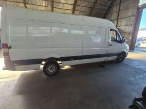 White Mercedes-Benz Sprinter 2017 in Kaunas, with an engine capacity of 2.14 L and mileage of 252 thousand km for 4200 €, photo 4 on AUTOMOTO.COM.LV