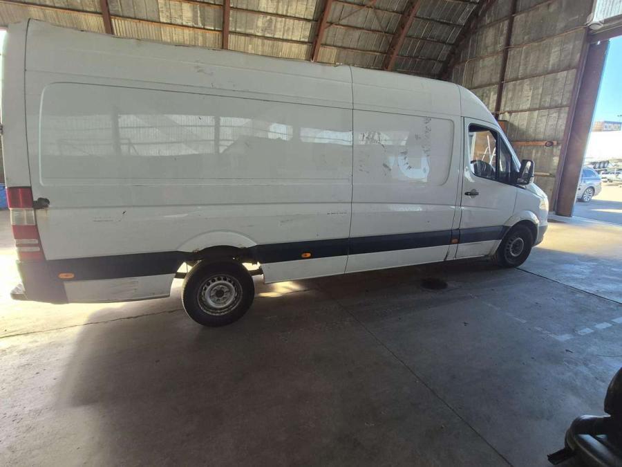 White Mercedes-Benz Sprinter 2017 in Kaunas, with an engine capacity of 2.14 L and mileage of 252 thousand km for 4200 €, photo 4 on AUTOMOTO.COM.LV