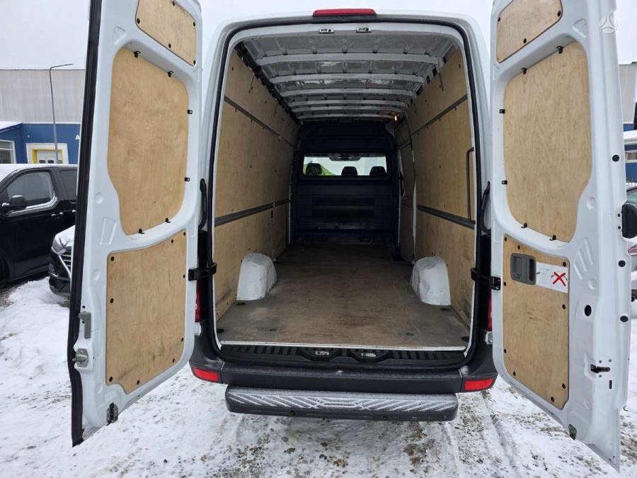 White Mercedes-Benz Sprinter 2018 in Siauliai, with an engine capacity of 2.14 L and mileage of 279 thousand km for 10900 €, photo 6 on AUTOMOTO.COM.LV