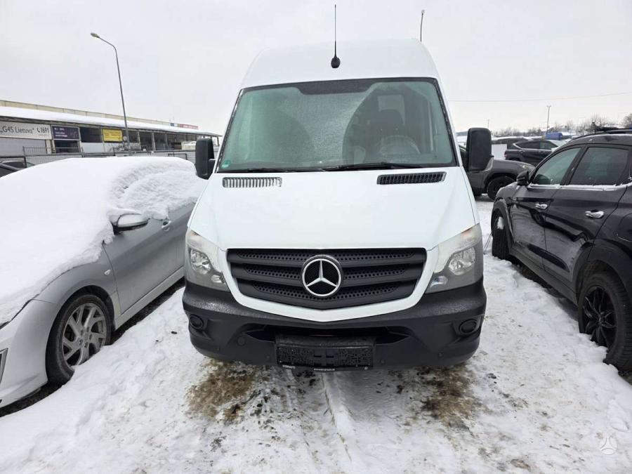 White Mercedes-Benz Sprinter 2018 in Siauliai, with an engine capacity of 2.14 L and mileage of 279 thousand km for 10900 €, photo 7 on AUTOMOTO.COM.LV