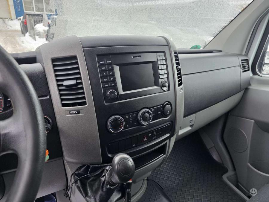 White Mercedes-Benz Sprinter 2018 in Siauliai, with an engine capacity of 2.14 L and mileage of 279 thousand km for 10900 €, photo 9 on AUTOMOTO.COM.LV