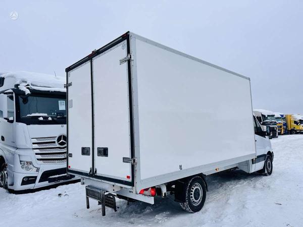 White Mercedes-Benz Sprinter 2018 in Vilnius, with an engine capacity of 2.14 L and mileage of 251 thousand km for 14900 €, photo 5 on AUTOMOTO.COM.LV