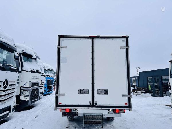 White Mercedes-Benz Sprinter 2018 in Vilnius, with an engine capacity of 2.14 L and mileage of 251 thousand km for 14900 €, photo 6 on AUTOMOTO.COM.LV