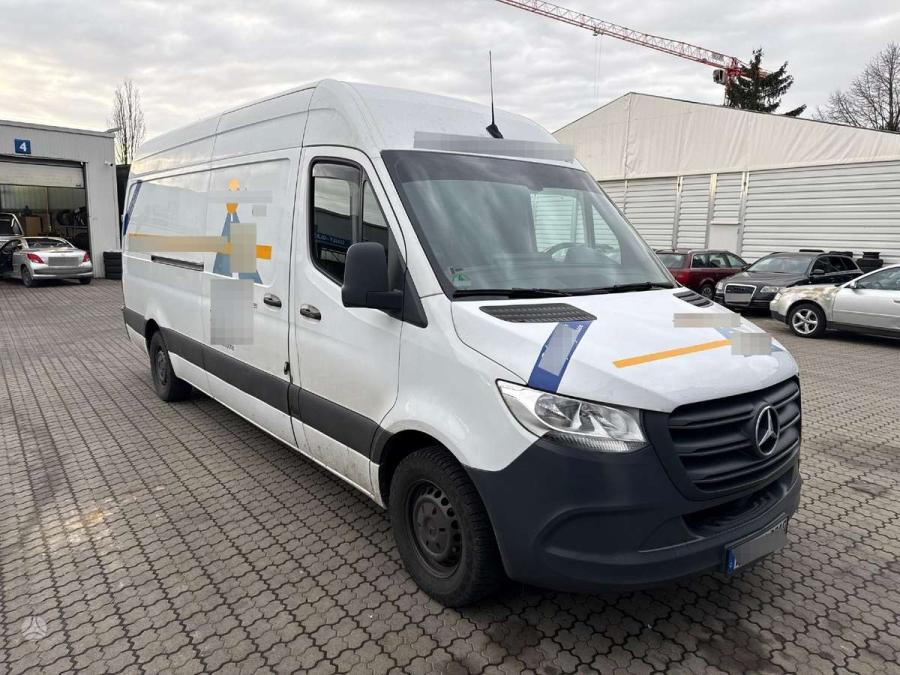 White Mercedes-Benz Sprinter 2018 in Vilnius, with an engine capacity of 2.14 L and mileage of 278 thousand km for 15609 €, photo 1 on AUTOMOTO.COM.LV