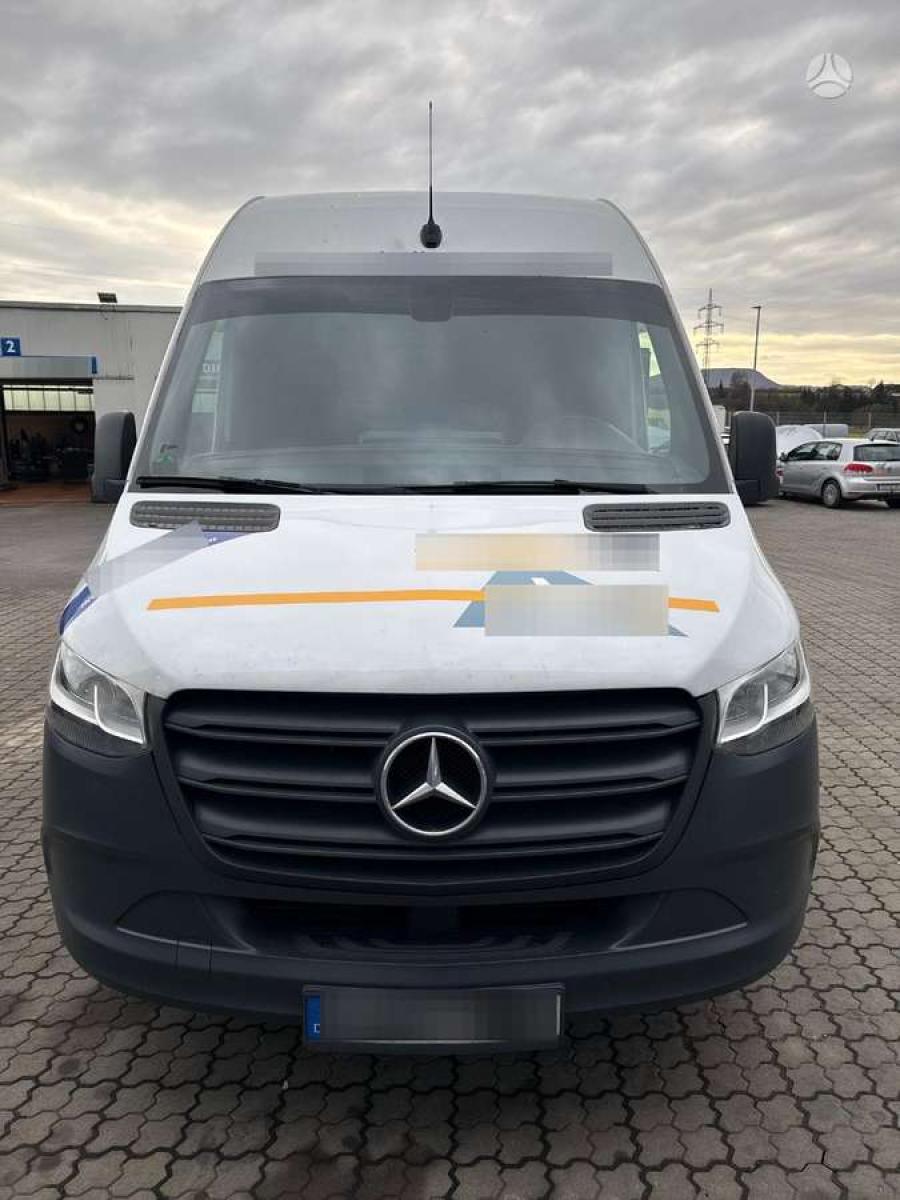White Mercedes-Benz Sprinter 2018 in Vilnius, with an engine capacity of 2.14 L and mileage of 278 thousand km for 15609 €, photo 3 on AUTOMOTO.COM.LV