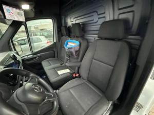 White Mercedes-Benz Sprinter 2018 in Vilnius, with an engine capacity of 2.14 L and mileage of 278 thousand km for 15609 €, photo 8 on AUTOMOTO.COM.LV