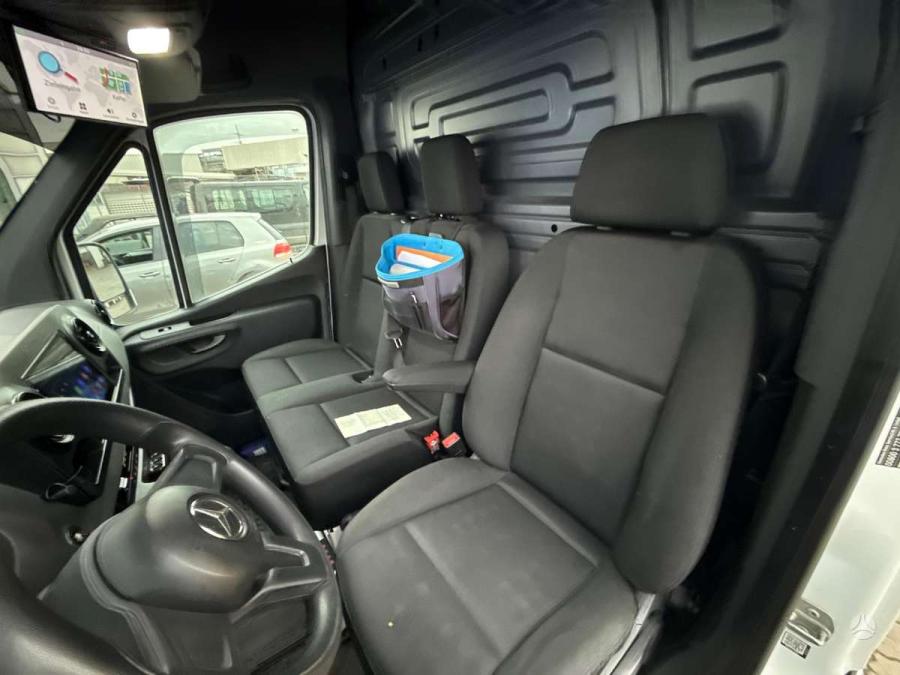White Mercedes-Benz Sprinter 2018 in Vilnius, with an engine capacity of 2.14 L and mileage of 278 thousand km for 15609 €, photo 8 on AUTOMOTO.COM.LV