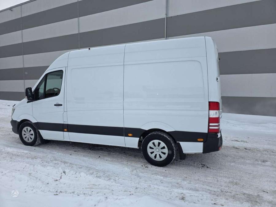 White Mercedes-Benz Sprinter 2018 in Siauliai, with an engine capacity of 2.20 L and mileage of 300 thousand km for 9350 €, photo 2 on AUTOMOTO.COM.LV