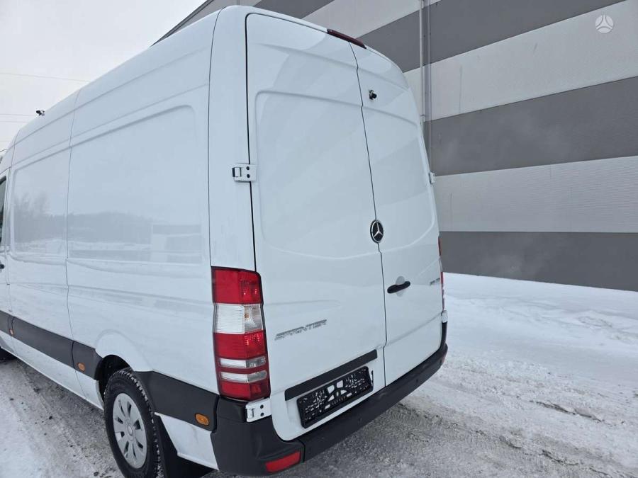 White Mercedes-Benz Sprinter 2018 in Siauliai, with an engine capacity of 2.20 L and mileage of 300 thousand km for 9350 €, photo 3 on AUTOMOTO.COM.LV