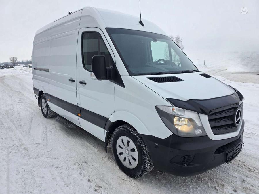 White Mercedes-Benz Sprinter 2018 in Siauliai, with an engine capacity of 2.20 L and mileage of 300 thousand km for 9350 €, photo 7 on AUTOMOTO.COM.LV