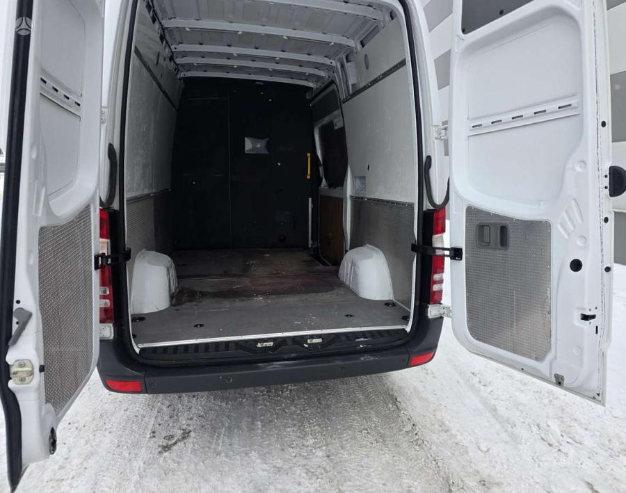 White Mercedes-Benz Sprinter 2018 in Siauliai, with an engine capacity of 2.20 L and mileage of 300 thousand km for 9350 €, photo 16 on AUTOMOTO.COM.LV