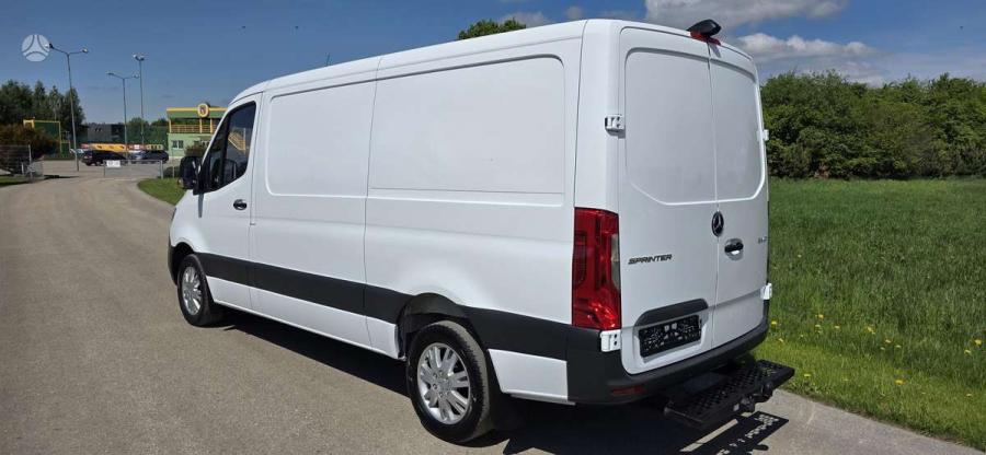White Mercedes-Benz Sprinter 2018 in Siauliai, with an engine capacity of 2.15 L and mileage of 313 thousand km for 11300 €, photo 5 on AUTOMOTO.COM.LV