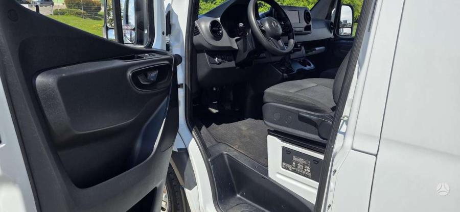 White Mercedes-Benz Sprinter 2018 in Siauliai, with an engine capacity of 2.15 L and mileage of 313 thousand km for 11300 €, photo 13 on AUTOMOTO.COM.LV