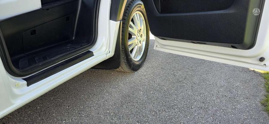 White Mercedes-Benz Sprinter 2018 in Siauliai, with an engine capacity of 2.15 L and mileage of 313 thousand km for 11300 €, photo 18 on AUTOMOTO.COM.LV