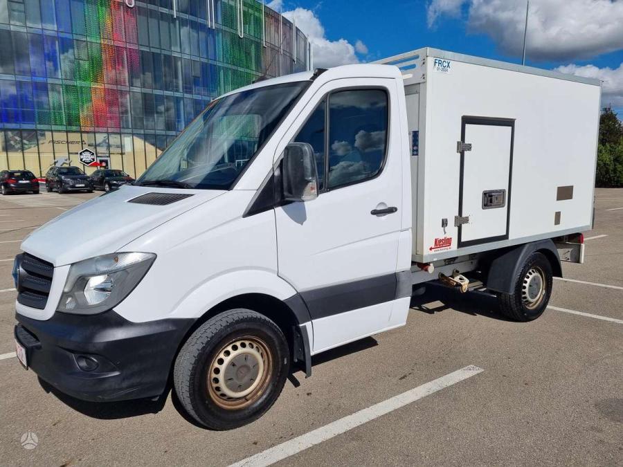 White Mercedes-Benz Sprinter 2018 in Siauliai, with an engine capacity of 2.14 L and mileage of 366 thousand km for 14200 €, photo 11 on AUTOMOTO.COM.LV