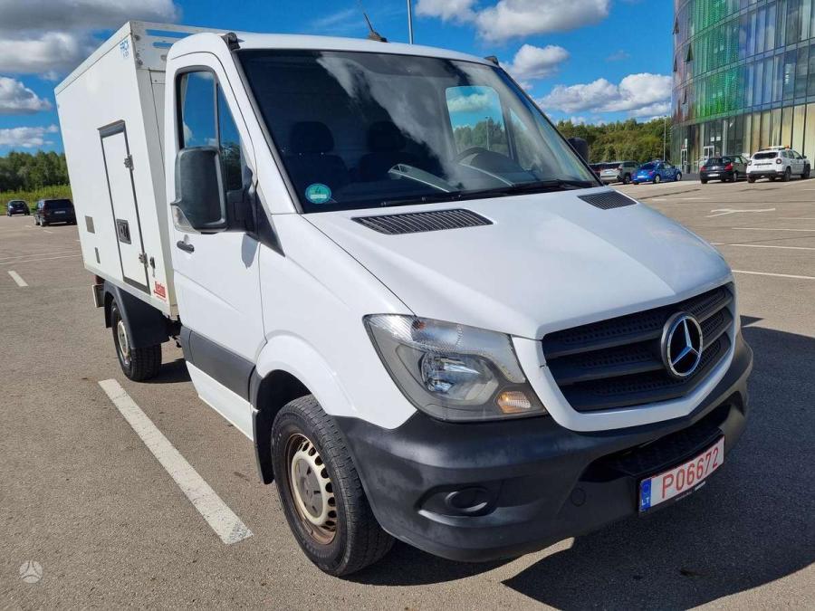 White Mercedes-Benz Sprinter 2018 in Siauliai, with an engine capacity of 2.14 L and mileage of 366 thousand km for 14200 €, photo 14 on AUTOMOTO.COM.LV