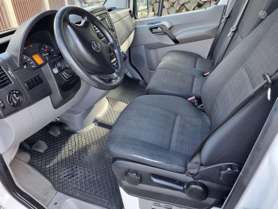 White Mercedes-Benz Sprinter 2018 in Siauliai, with an engine capacity of 2.14 L and mileage of 366 thousand km for 14200 €, photo 16 on AUTOMOTO.COM.LV