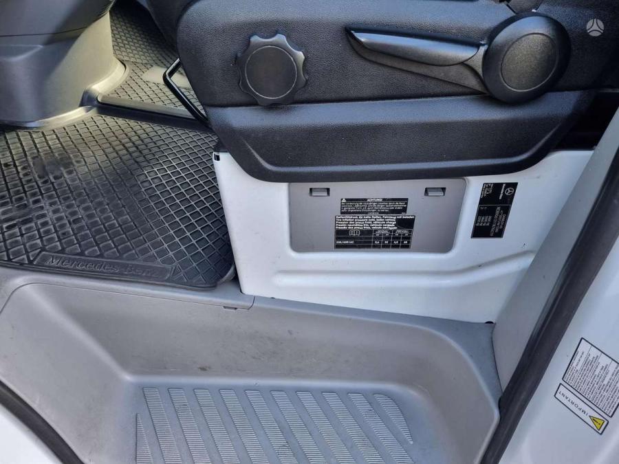 White Mercedes-Benz Sprinter 2018 in Siauliai, with an engine capacity of 2.14 L and mileage of 366 thousand km for 14200 €, photo 17 on AUTOMOTO.COM.LV