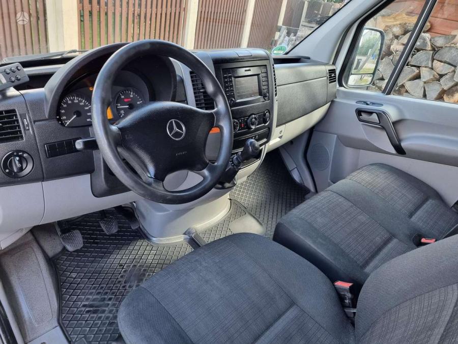 White Mercedes-Benz Sprinter 2018 in Siauliai, with an engine capacity of 2.14 L and mileage of 366 thousand km for 14200 €, photo 19 on AUTOMOTO.COM.LV