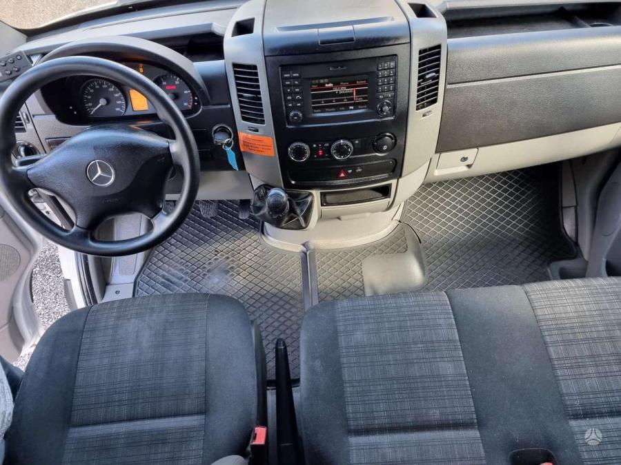 White Mercedes-Benz Sprinter 2018 in Siauliai, with an engine capacity of 2.14 L and mileage of 366 thousand km for 14200 €, photo 20 on AUTOMOTO.COM.LV