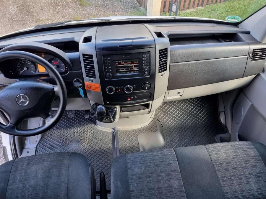White Mercedes-Benz Sprinter 2018 in Siauliai, with an engine capacity of 2.14 L and mileage of 366 thousand km for 14200 €, photo 21 on AUTOMOTO.COM.LV