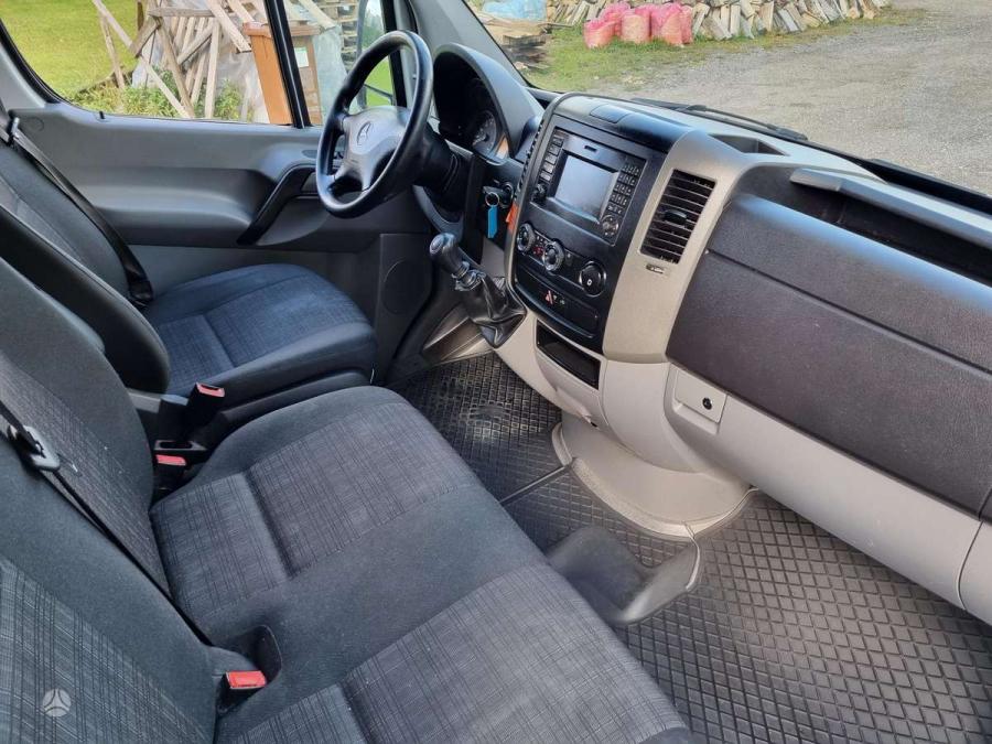 White Mercedes-Benz Sprinter 2018 in Siauliai, with an engine capacity of 2.14 L and mileage of 366 thousand km for 14200 €, photo 28 on AUTOMOTO.COM.LV