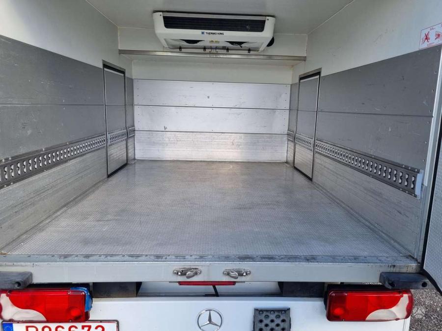 White Mercedes-Benz Sprinter 2018 in Siauliai, with an engine capacity of 2.14 L and mileage of 366 thousand km for 14200 €, photo 32 on AUTOMOTO.COM.LV