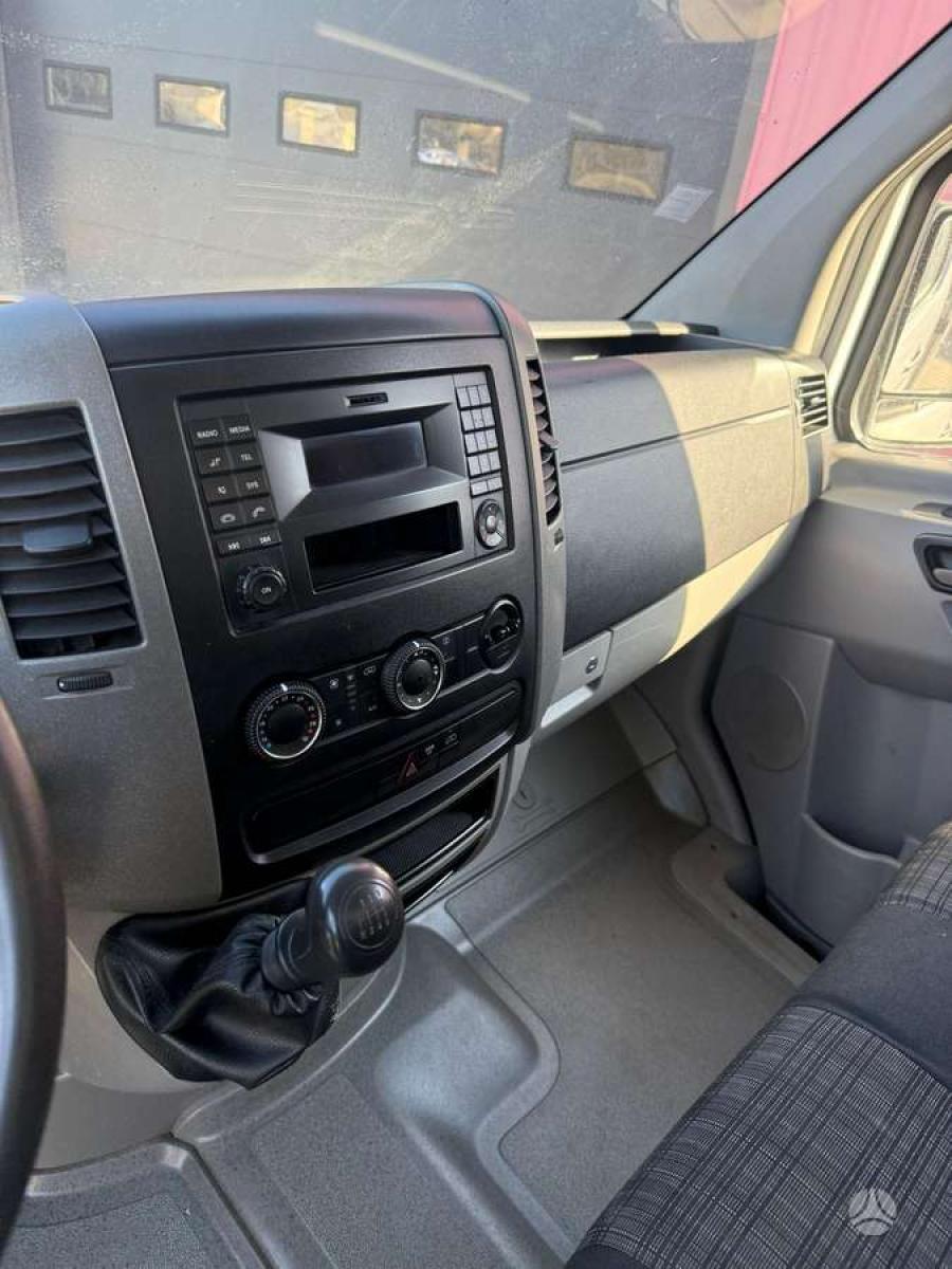 White Mercedes-Benz Sprinter 2018 in Kaunas, with an engine capacity of 2.20 L and mileage of 214 thousand km for 13200 €, photo 8 on AUTOMOTO.COM.LV