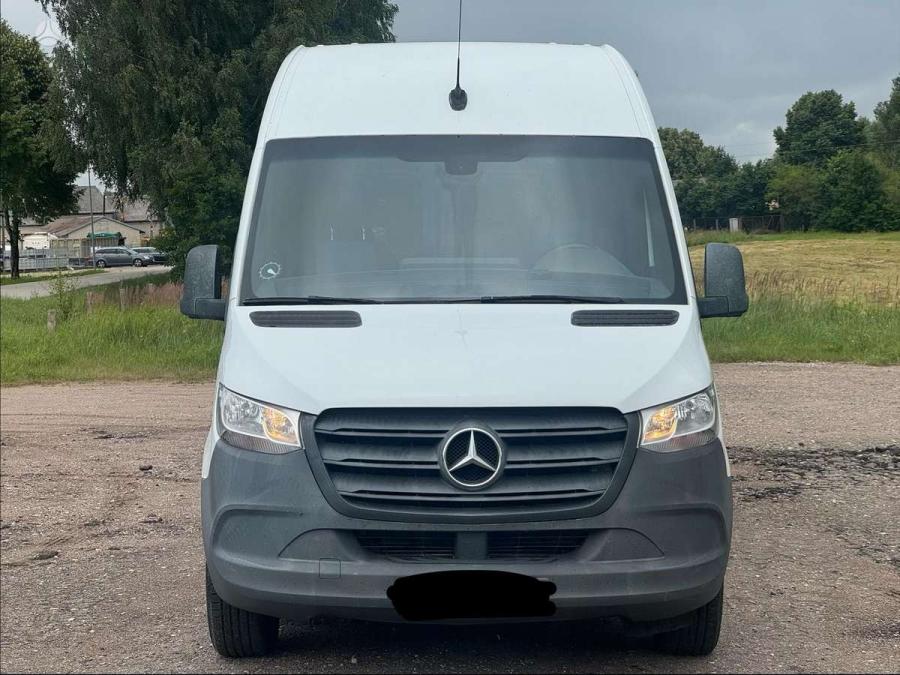 White Mercedes-Benz Sprinter 2018 in Taurage, with an engine capacity of 2.14 L and mileage of 392 thousand km for 16000 €, photo 4 on AUTOMOTO.COM.LV