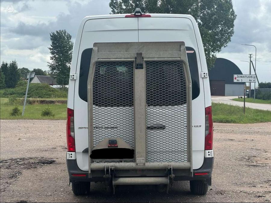 White Mercedes-Benz Sprinter 2018 in Taurage, with an engine capacity of 2.14 L and mileage of 392 thousand km for 16000 €, photo 7 on AUTOMOTO.COM.LV