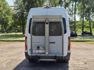 White Mercedes-Benz Sprinter 2018 in Taurage, with an engine capacity of 2.14 L and mileage of 414 thousand km for 16000 €, photo 7 on AUTOMOTO.COM.LV