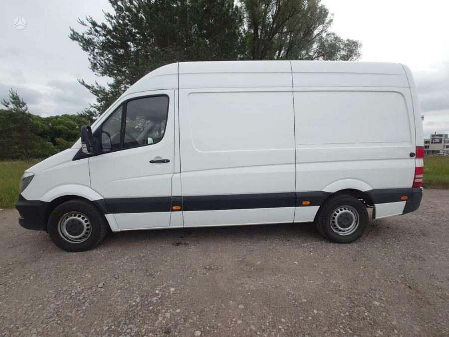 White Mercedes-Benz Sprinter 2018 in Taurage, with an engine capacity of 2.14 L and mileage of 342 thousand km for 8300 €, photo 3 on AUTOMOTO.COM.LV