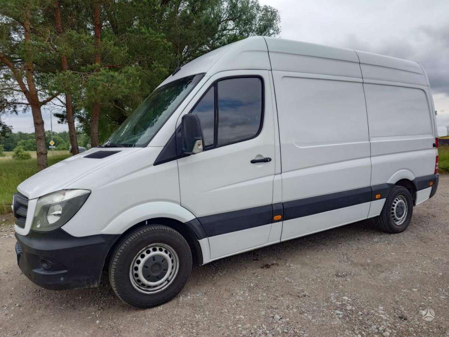 White Mercedes-Benz Sprinter 2018 in Taurage, with an engine capacity of 2.14 L and mileage of 342 thousand km for 8300 €, photo 4 on AUTOMOTO.COM.LV