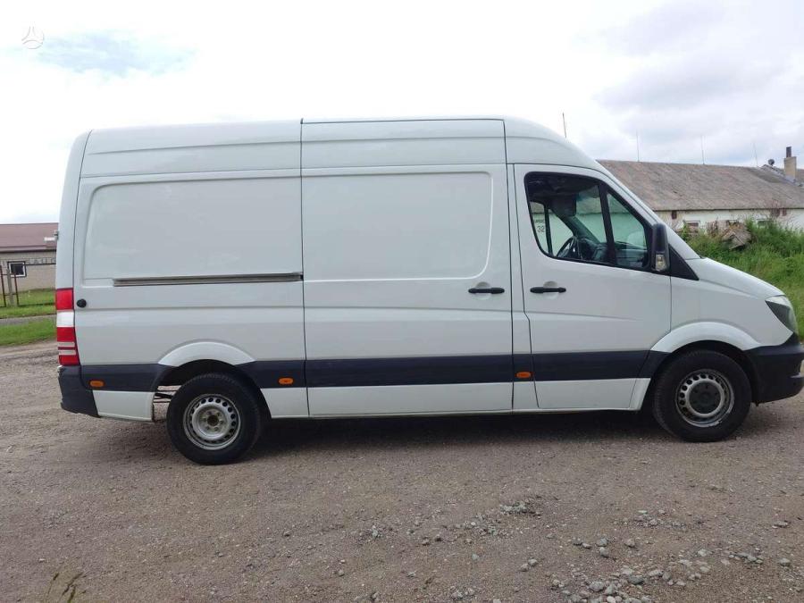 White Mercedes-Benz Sprinter 2018 in Taurage, with an engine capacity of 2.14 L and mileage of 342 thousand km for 8300 €, photo 5 on AUTOMOTO.COM.LV