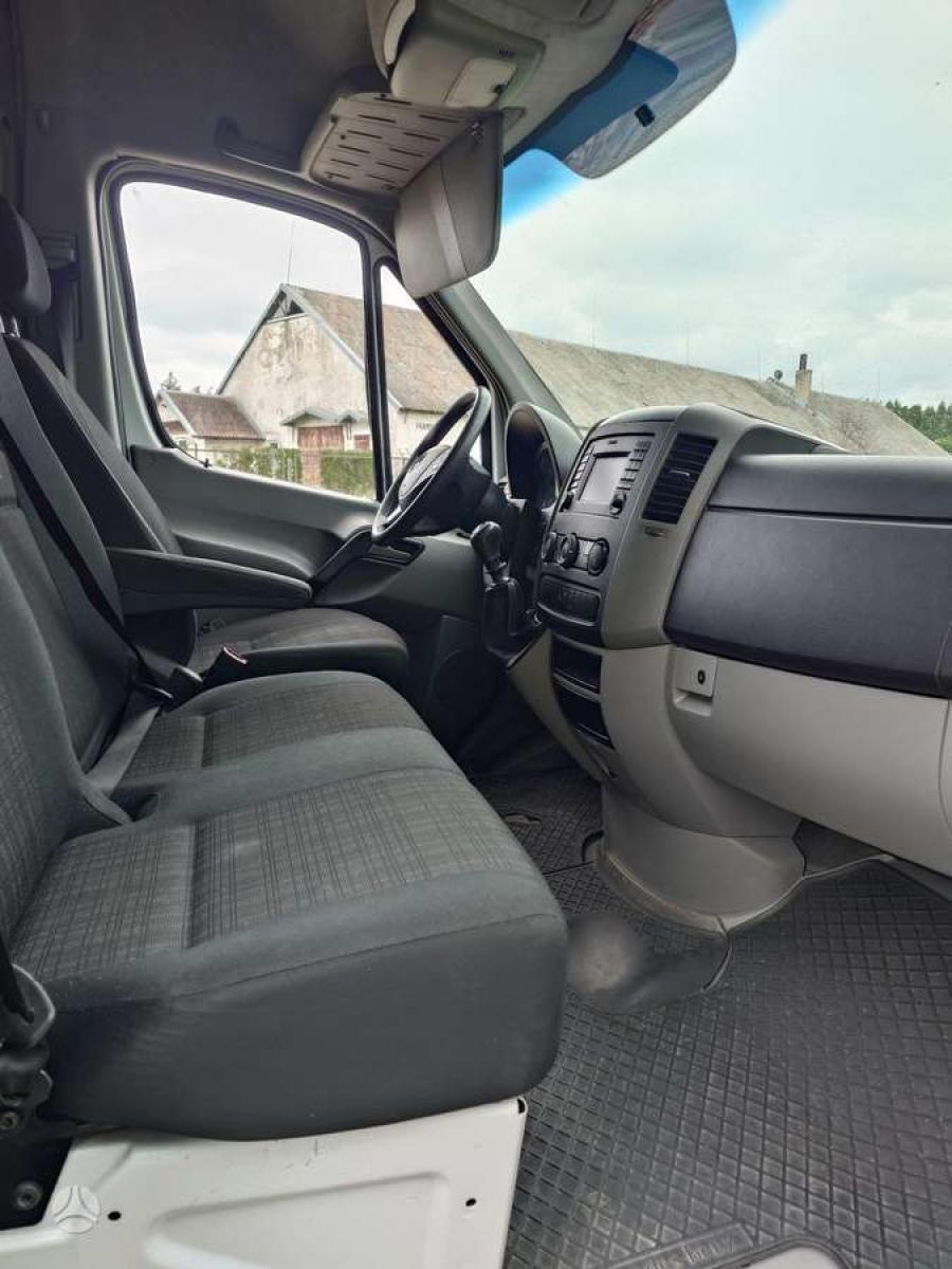 White Mercedes-Benz Sprinter 2018 in Taurage, with an engine capacity of 2.14 L and mileage of 342 thousand km for 8300 €, photo 12 on AUTOMOTO.COM.LV
