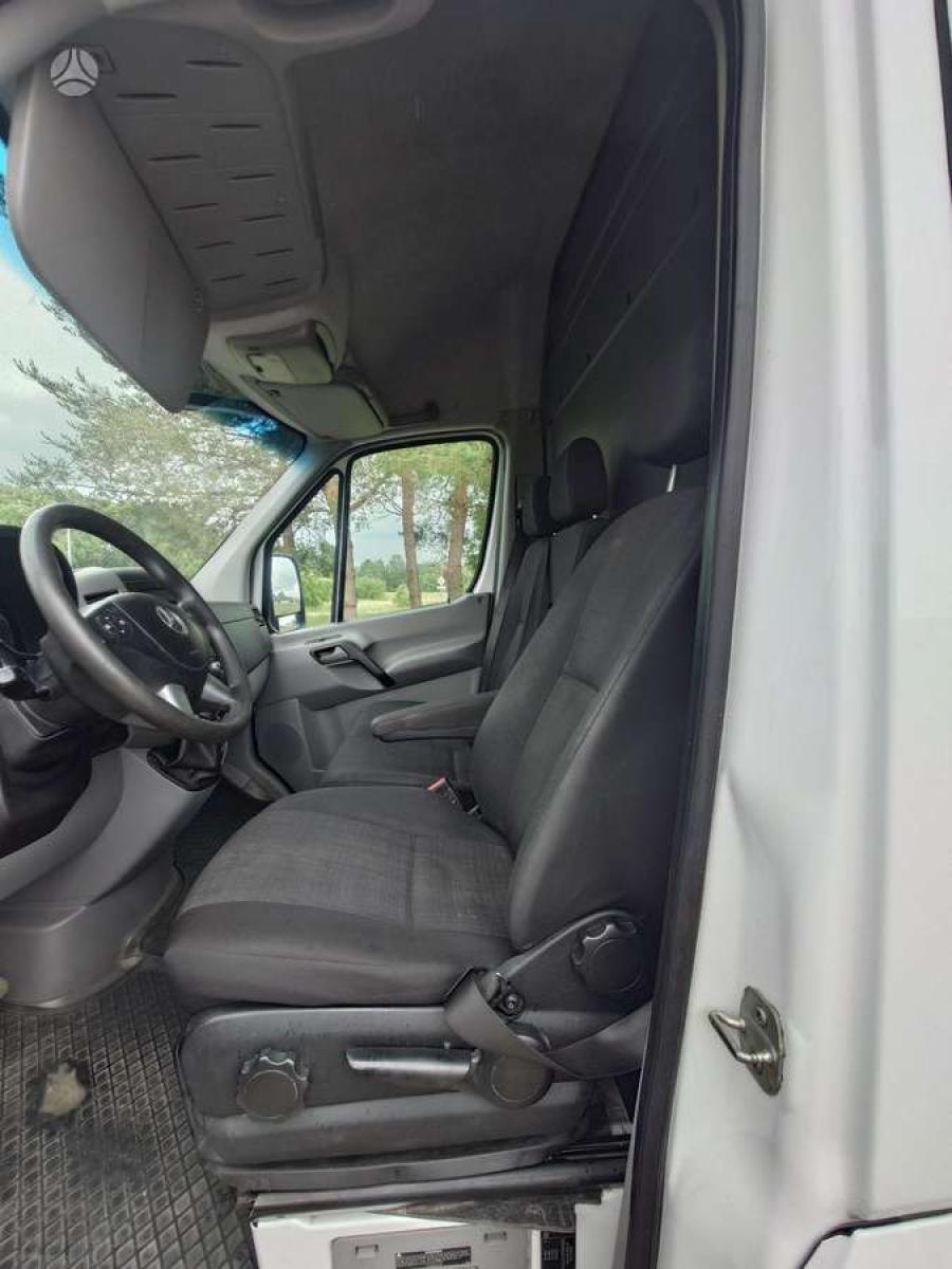 White Mercedes-Benz Sprinter 2018 in Taurage, with an engine capacity of 2.14 L and mileage of 342 thousand km for 8300 €, photo 13 on AUTOMOTO.COM.LV