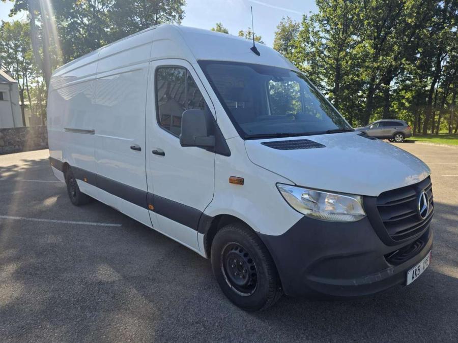 White Mercedes-Benz Sprinter 2018 in Marijampole, with an engine capacity of 2.14 L and mileage of 340 thousand km for 8900 €, photo 3 on AUTOMOTO.COM.LV