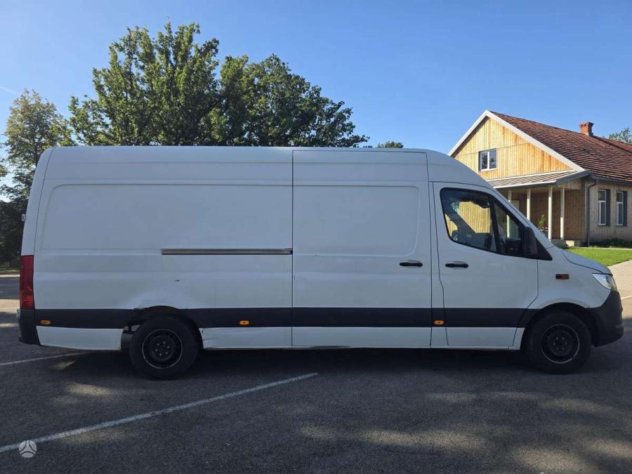 White Mercedes-Benz Sprinter 2018 in Marijampole, with an engine capacity of 2.14 L and mileage of 340 thousand km for 8900 €, photo 4 on AUTOMOTO.COM.LV