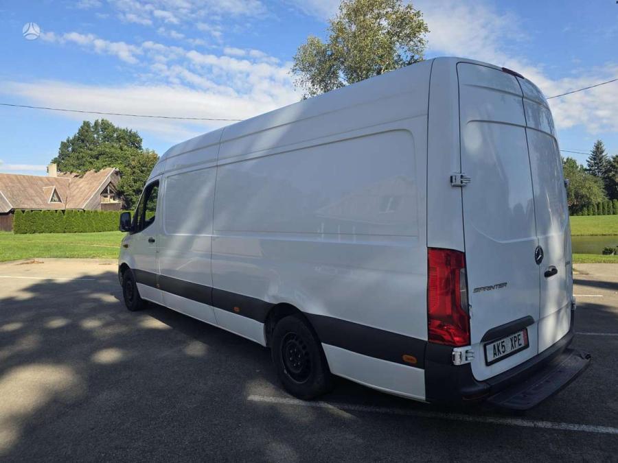 White Mercedes-Benz Sprinter 2018 in Marijampole, with an engine capacity of 2.14 L and mileage of 340 thousand km for 8900 €, photo 6 on AUTOMOTO.COM.LV