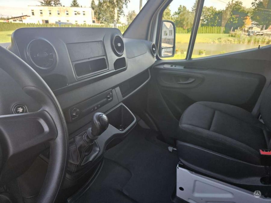 White Mercedes-Benz Sprinter 2018 in Marijampole, with an engine capacity of 2.14 L and mileage of 340 thousand km for 8900 €, photo 12 on AUTOMOTO.COM.LV