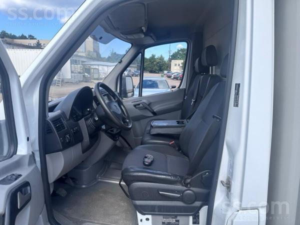White Mercedes-Benz Sprinter 2018 in Riga, with an engine capacity of 2.20 L and mileage of 476 thousand km for 15500 €, photo 5 on AUTOMOTO.COM.LV
