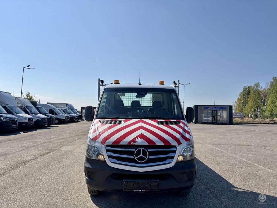 White Mercedes-Benz Sprinter 2018 in Vilnius, with an engine capacity of 2.20 L and mileage of 60 thousand km for 19900 €, photo 4 on AUTOMOTO.COM.LV