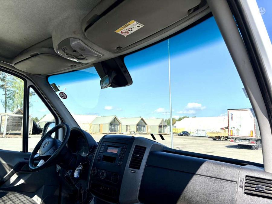 White Mercedes-Benz Sprinter 2018 in Vilnius, with an engine capacity of 2.20 L and mileage of 60 thousand km for 19900 €, photo 12 on AUTOMOTO.COM.LV