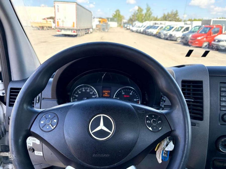 White Mercedes-Benz Sprinter 2018 in Vilnius, with an engine capacity of 2.20 L and mileage of 60 thousand km for 19900 €, photo 14 on AUTOMOTO.COM.LV