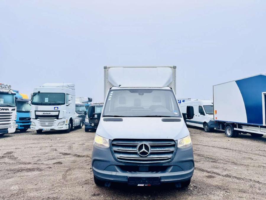 White Mercedes-Benz Sprinter 2019 in Vilnius, with an engine capacity of 2.14 L and mileage of 193 thousand km for 19900 €, photo 2 on AUTOMOTO.COM.LV
