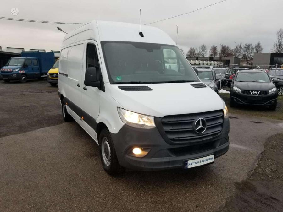 White Mercedes-Benz Sprinter 2019 in Kaunas, with an engine capacity of 2.14 L and mileage of 230 thousand km for 19950 €, photo 3 on AUTOMOTO.COM.LV