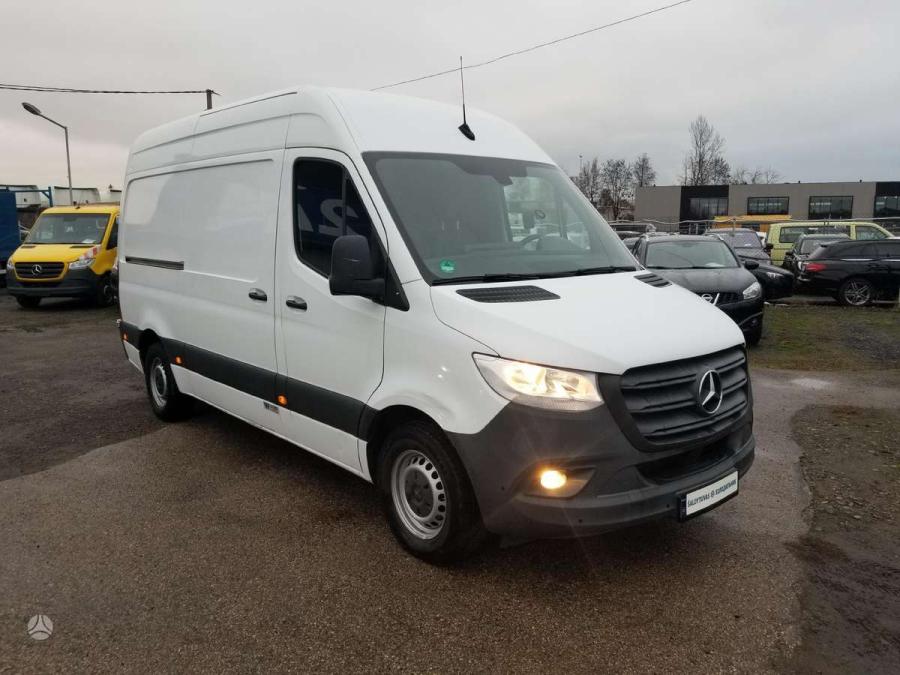 White Mercedes-Benz Sprinter 2019 in Kaunas, with an engine capacity of 2.14 L and mileage of 230 thousand km for 19950 €, photo 4 on AUTOMOTO.COM.LV